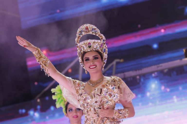 CORONAN A LIBIA II REINA DEL CARNAVAL DE MAZATLÁN 2020
